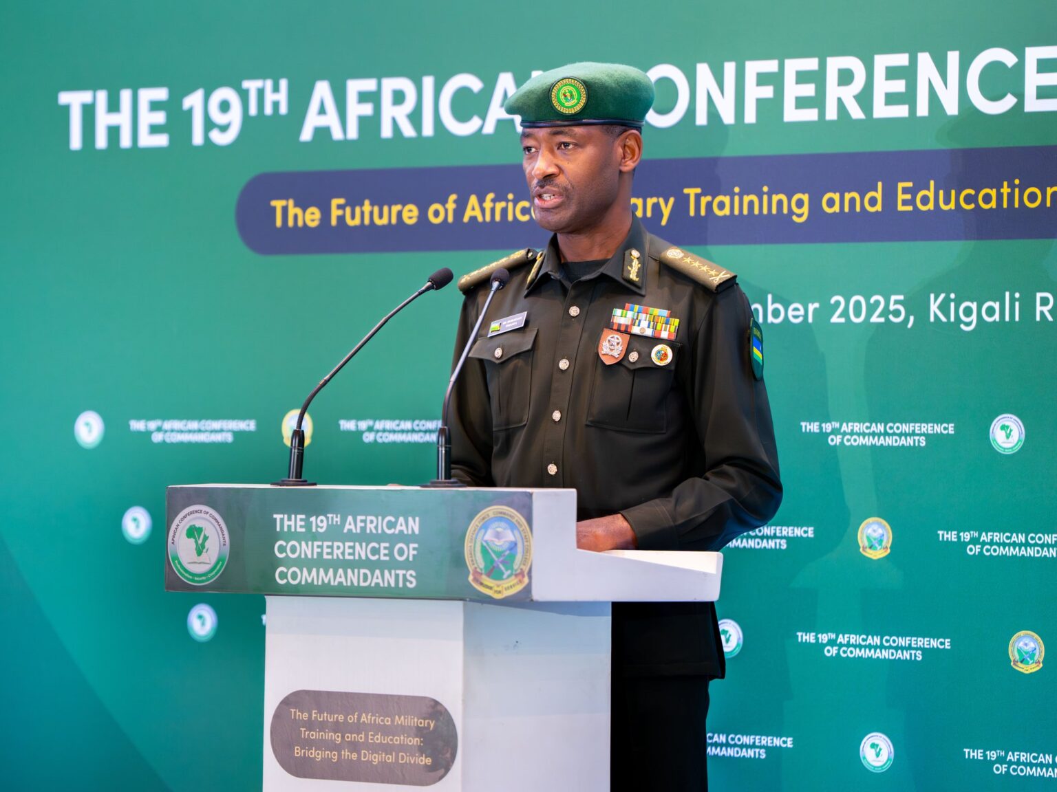 Umuhanzi Yampano wifashe amashusho ari mu gitanda yatanze ikirego muri RIB